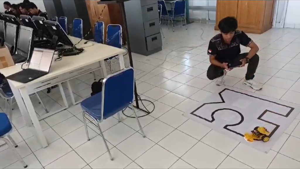 Intriguing Simple Robotics as a Line Follower without an Emergency Stop Button – Mobile ...